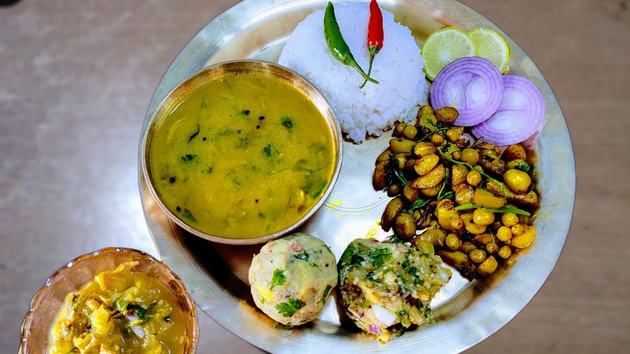 Daal chawal, aloo vorta, bengan vorta 🤤 Healthy and tasty food ...