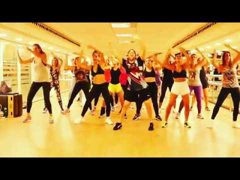Juliana Paes dancando * eu quero e vc quer *