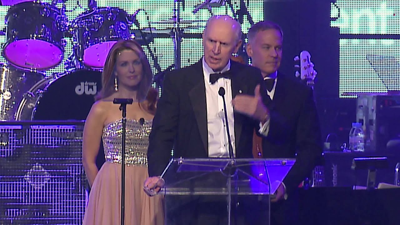 David Foster Foundation honours Dr. Bill Wall for transplant work - YouTube