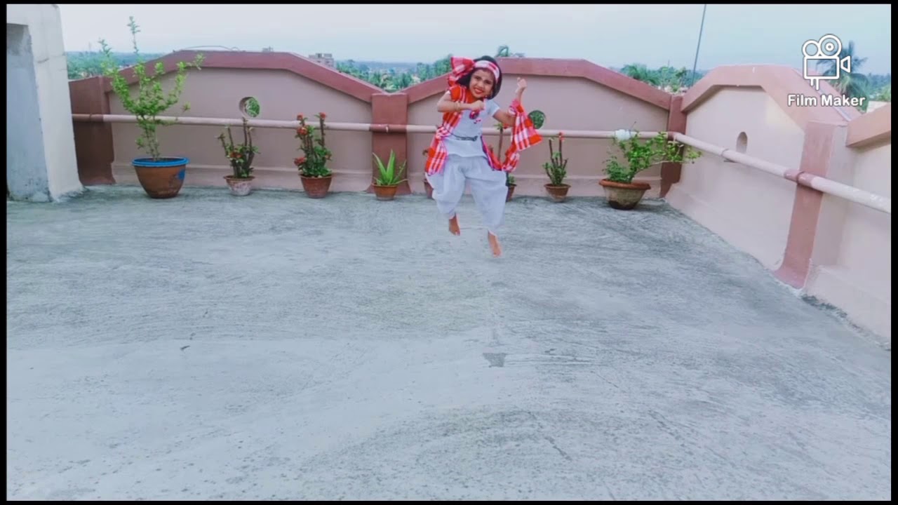 Khorobayu Boy Bege Charidike chay Meagher ।। Dance perform by Aratrika ...