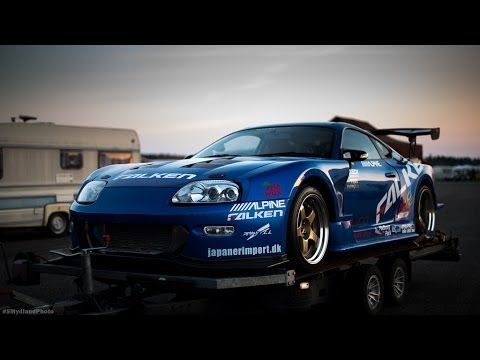 Loud car exhaust sounds - YouTube