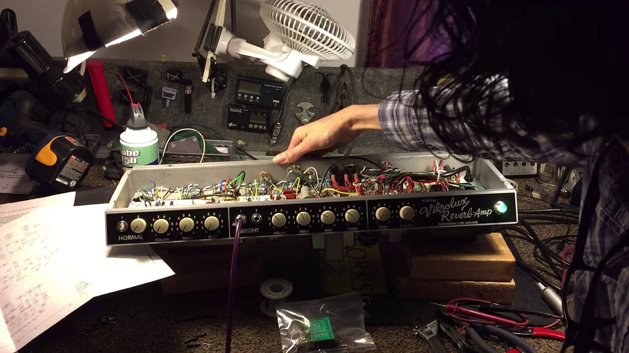Fender "Custom" Vibrolux Reverb - YouTube
