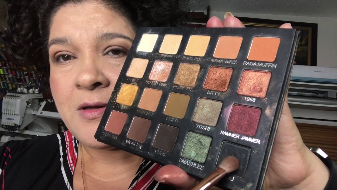 LAURA LEE eye shadow pallet GRWM - YouTube
