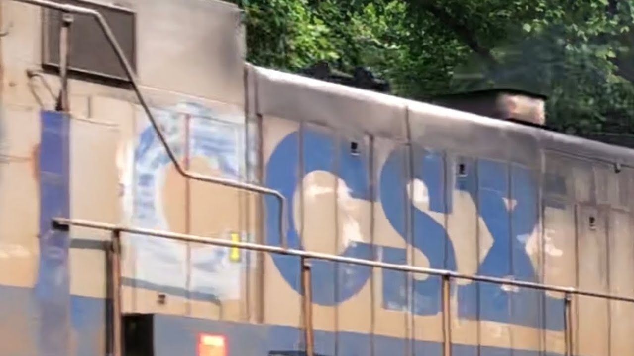 CSX 136 “CCSX/CSXX” with a misspelled logo on b463 - YouTube