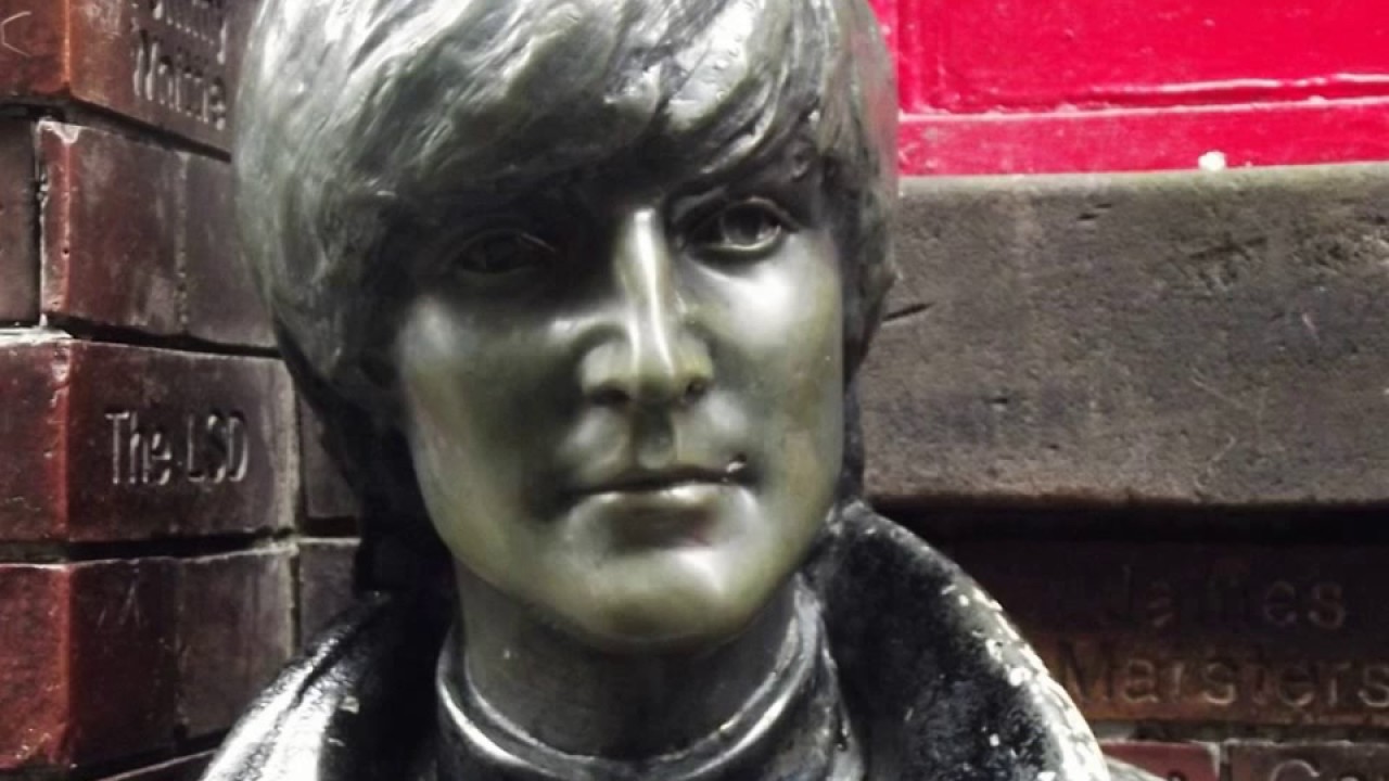 john Lennon Statue Mathew Street liverpool - YouTube