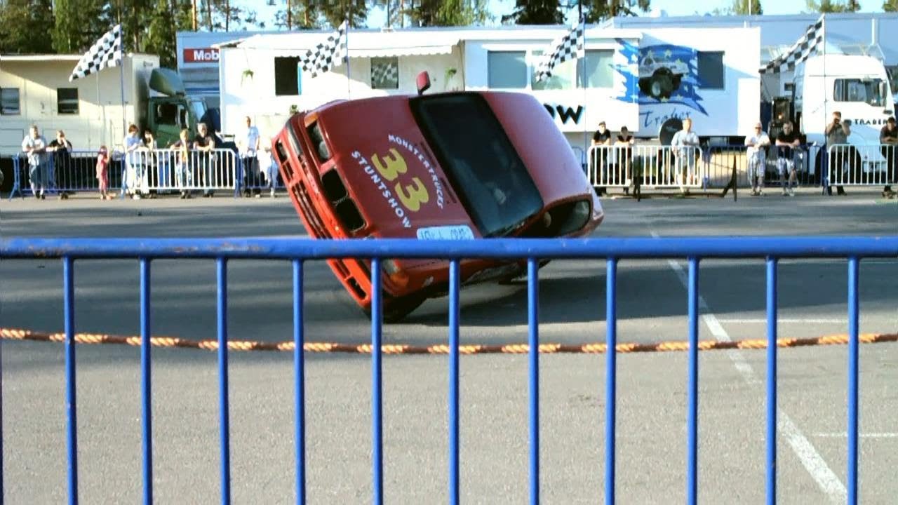 Car stunt - A tight 360° turn on two wheels - YouTube