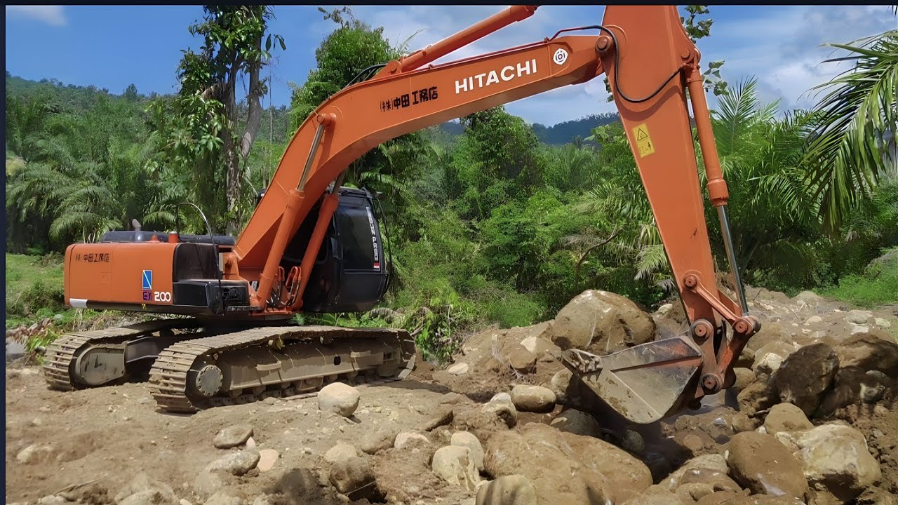 Beko Hitachi Muat Batu Gunung Besar,Excavator Hitachi Besar,Dump Truk ...