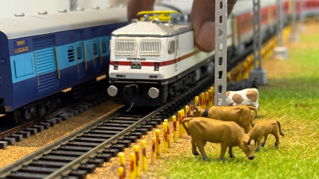 Rajdhani at its BEST !! | HO Scale Indian Model Trains 🚂 - YouTube