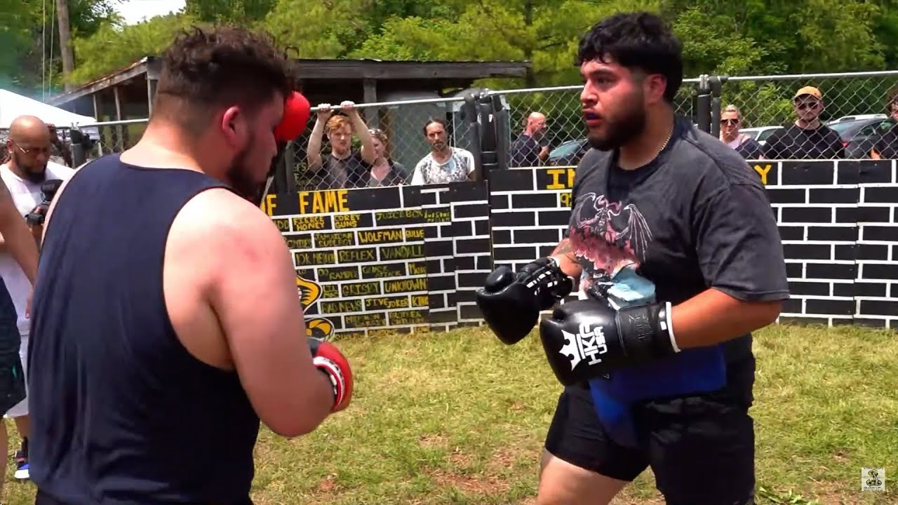 A HEAVY WEIGHT RUMBLE ROCKS THE CROWD - YouTube