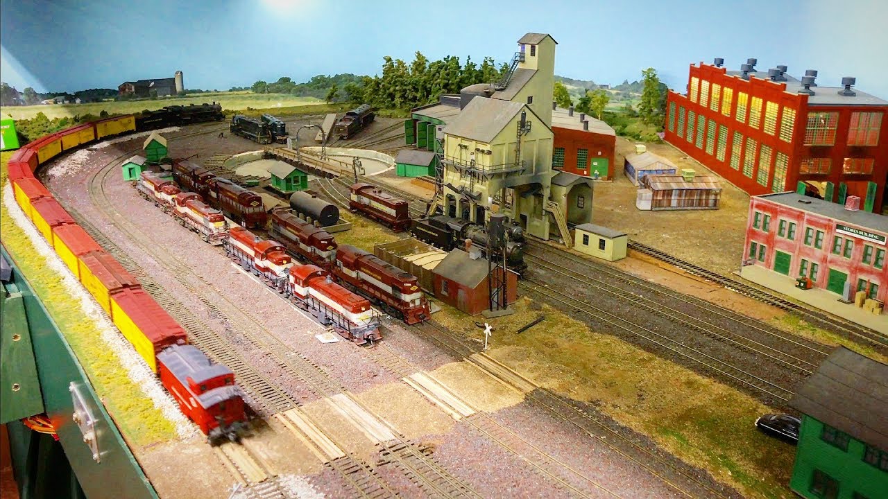 Large Private Model Railroad layout in HO scale - YouTube