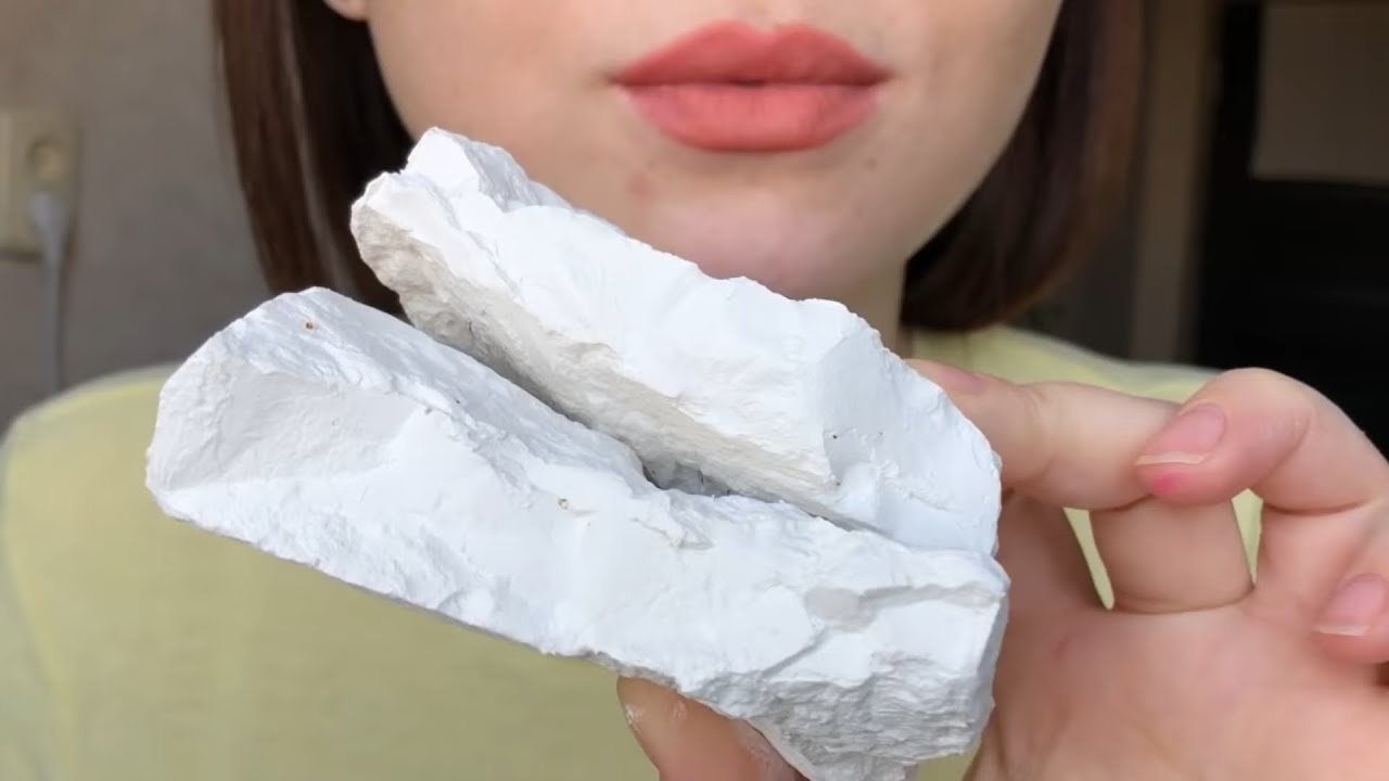 Dry chalk eating || Dry crunches || @shelkmelk - YouTube