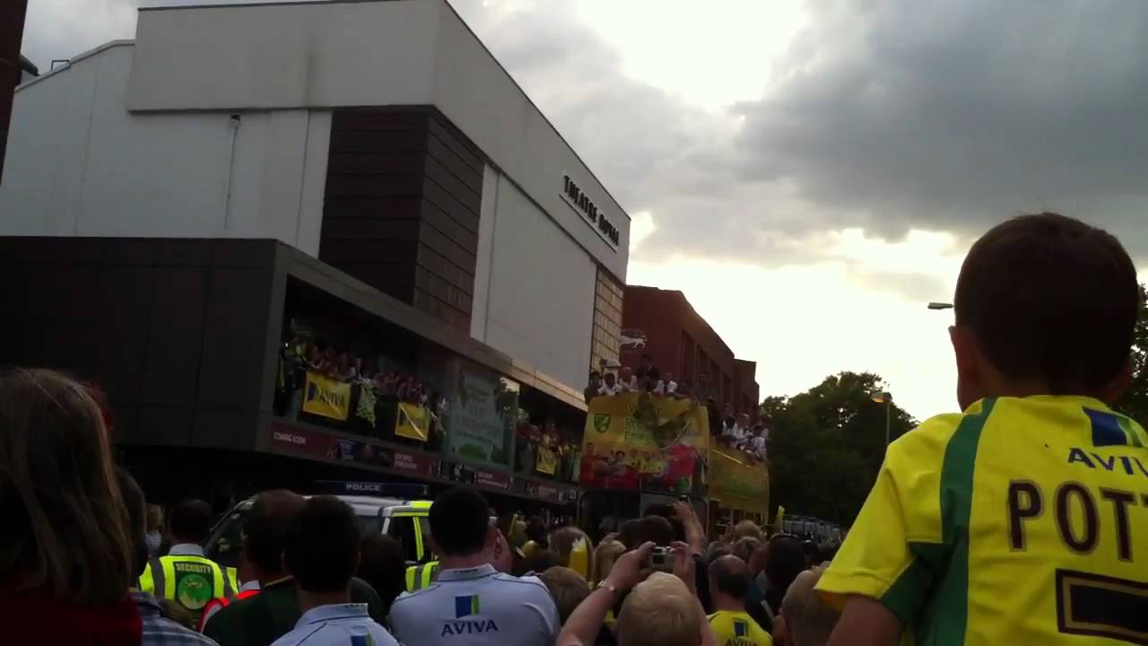 Norwich city promotion bus parade - YouTube