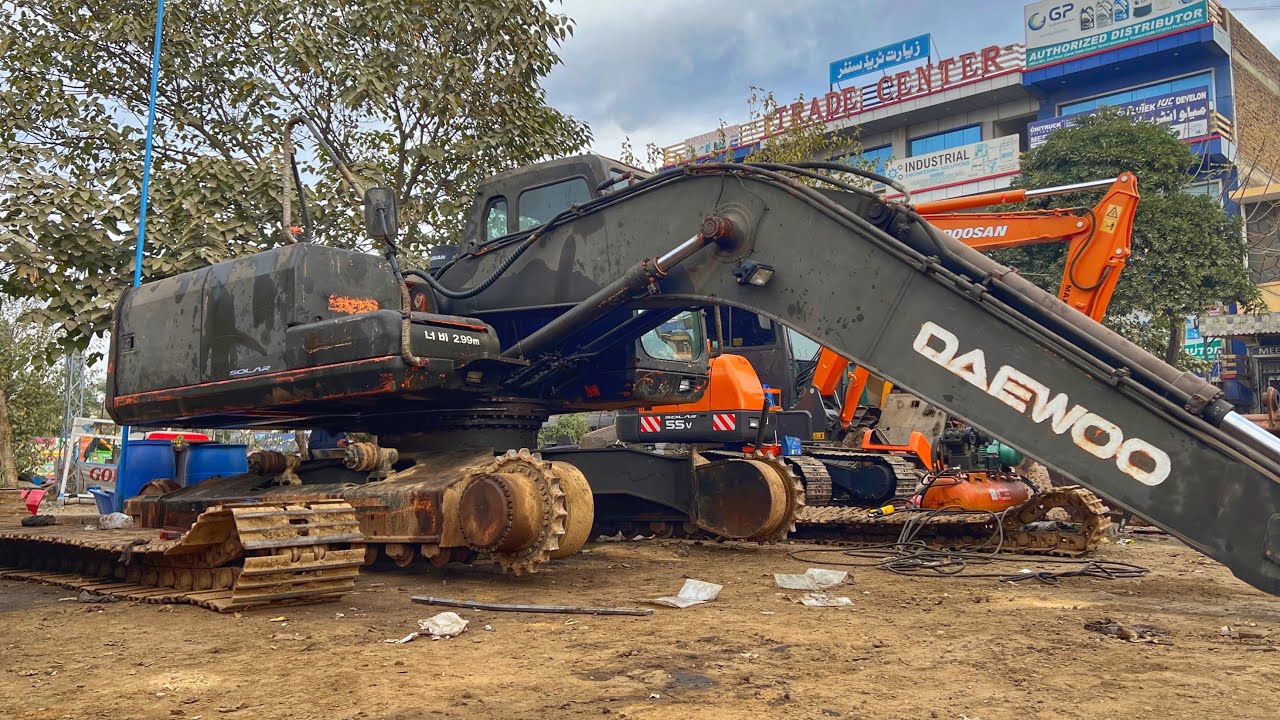 AMAZING ASSEMBLY: Watch Daewoo Excavator Machine Come to Life in ...