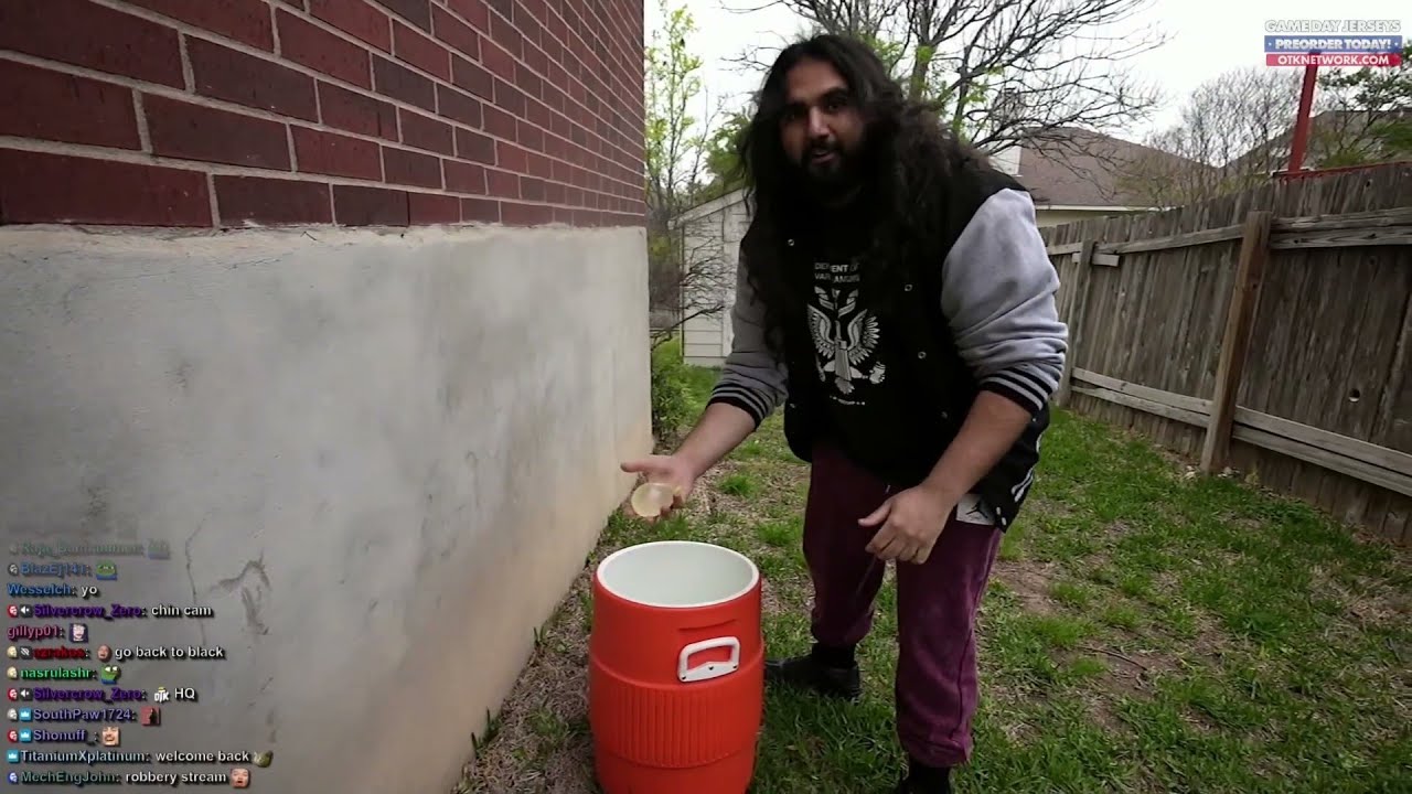 Esfand goes to Erobb house to throw water balloons at him - YouTube