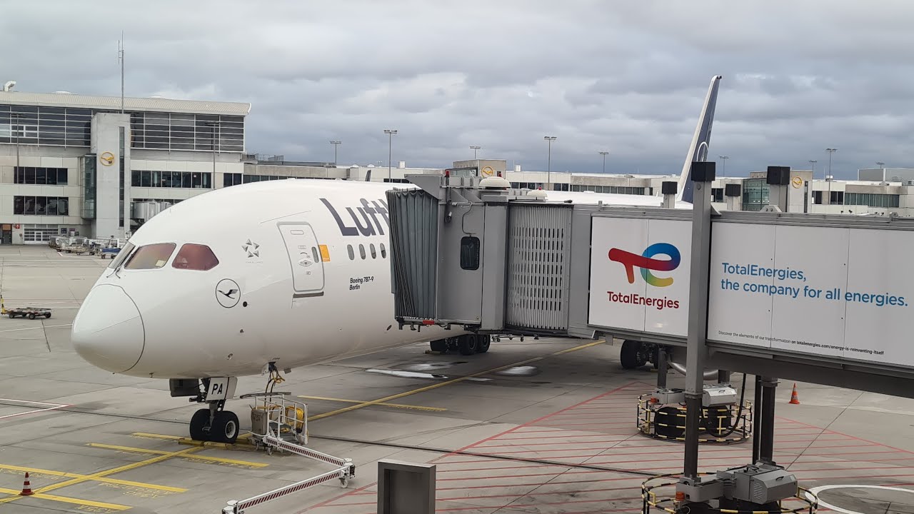 (HD) Lufthansa LH108 B787-9 Dreamliner Take-Off Frankfurt Airport - YouTube