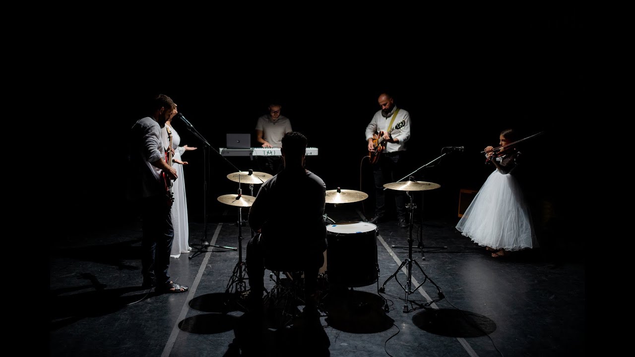 Loredana Culea, Selah Band - Sfânt e Domnul (Official Music Video ...