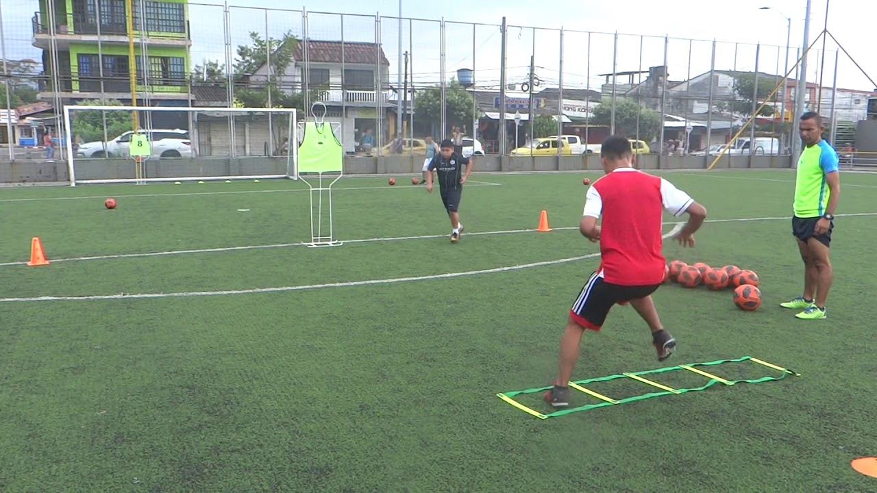 EJERICICIOS DE MOVILIDAD Y REMATE A PORTERIA EN FUTBOL - YouTube