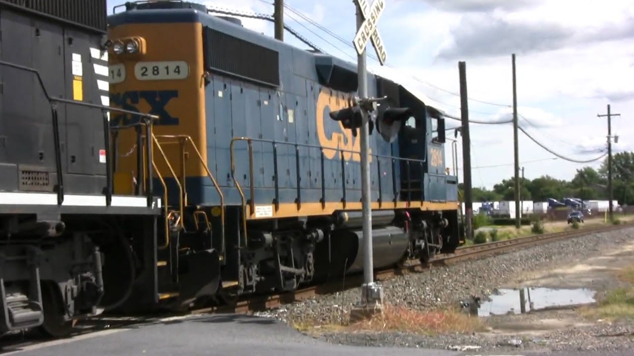 HD: CSXT #2814 working WPCA-51 - YouTube