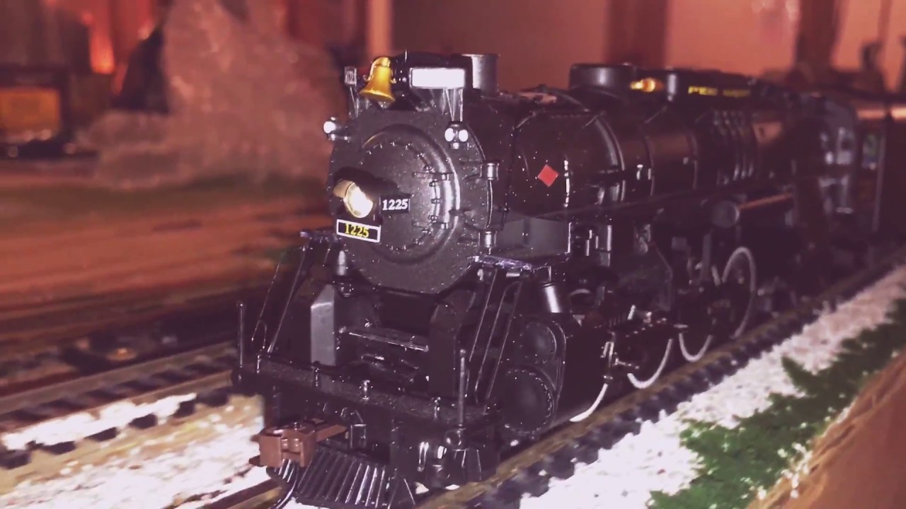 HO PM 1225 pulls a photo freight - YouTube