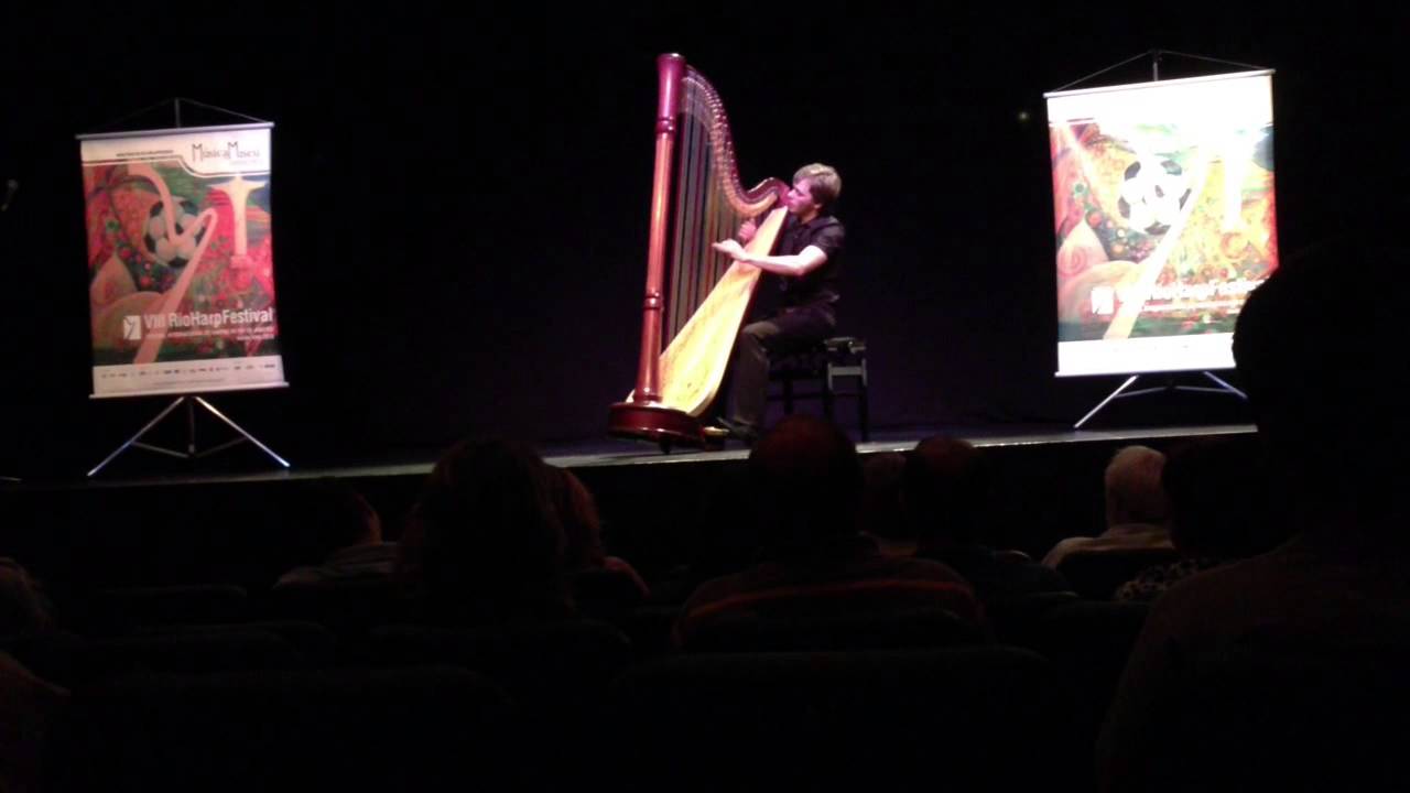 Alexander Boldachev tocando Yesterday na Harpa - YouTube