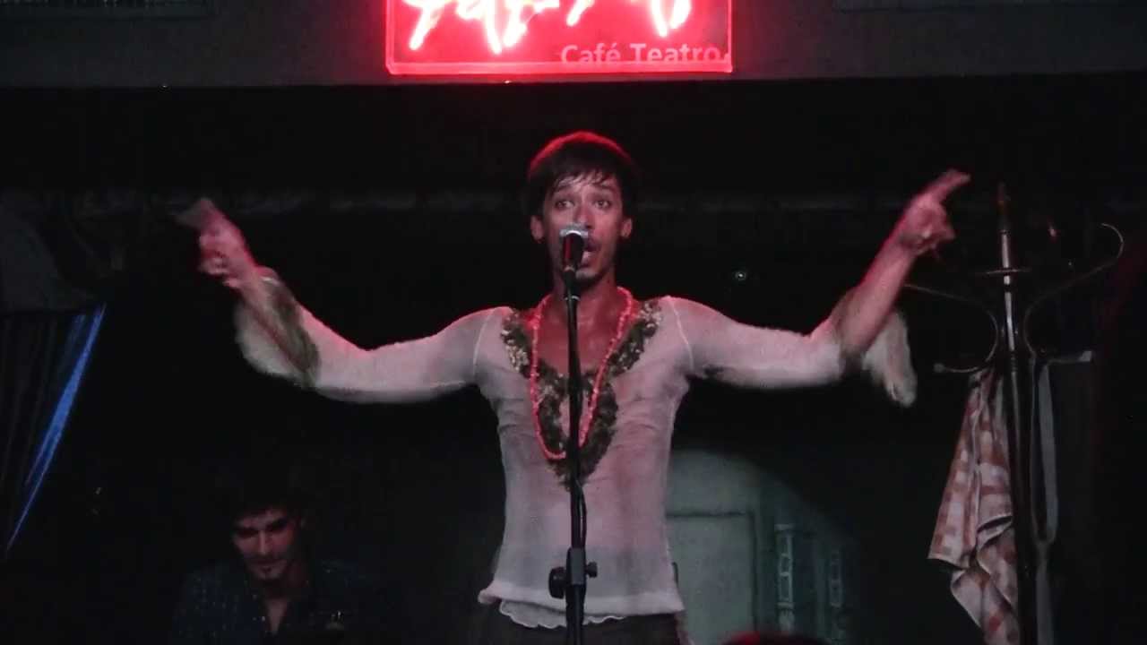El Mawi - Lía (Café Teatro Pay Pay 2013) - YouTube