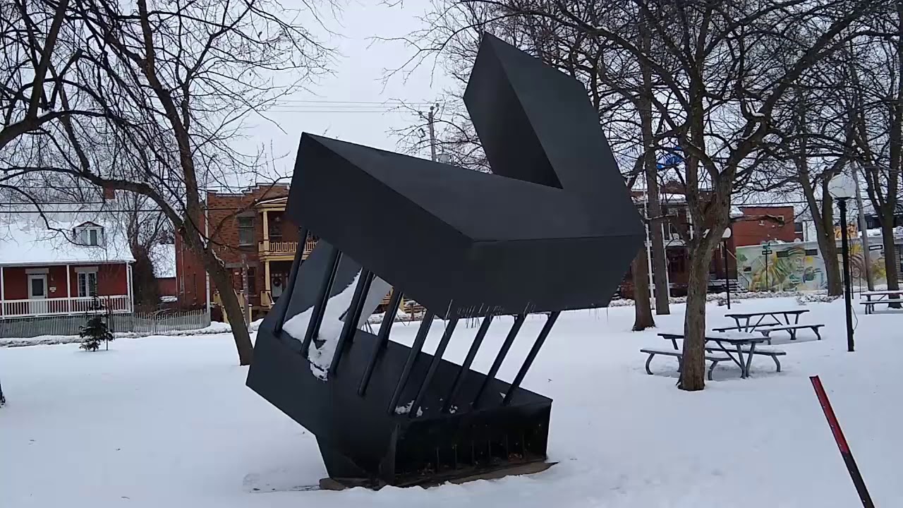 Jacques-Ferron Library and Carré Isidore-Hurteau, Vieux-Longueuil ...