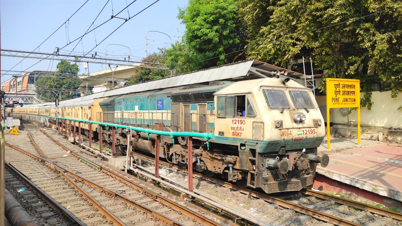 Ajmer Solapur Express Train Departure Pune Junction Railway Station ...