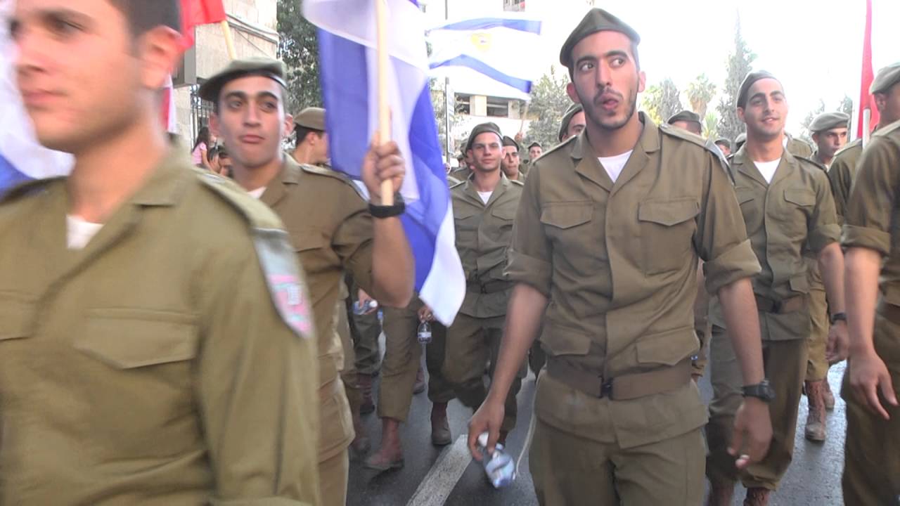 The IDF comando brigade walking in Jerusalem March - YouTube