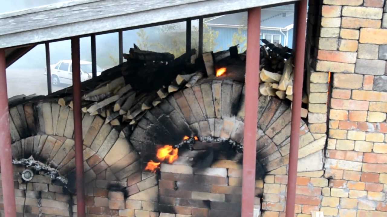 Capellagårdens Ceramic class, Salt firing - YouTube