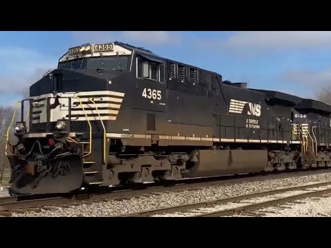 NS 4365 Leads a Manifest through Sidney, IL - YouTube