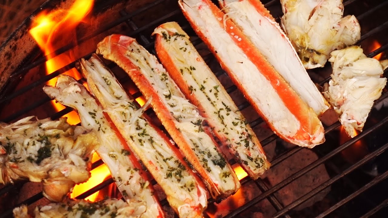 대게 숯불 구이 / 대게라면 / Grilled Snow Crab / Crab Ramen / 캠핑요리 / BBQ - YouTube