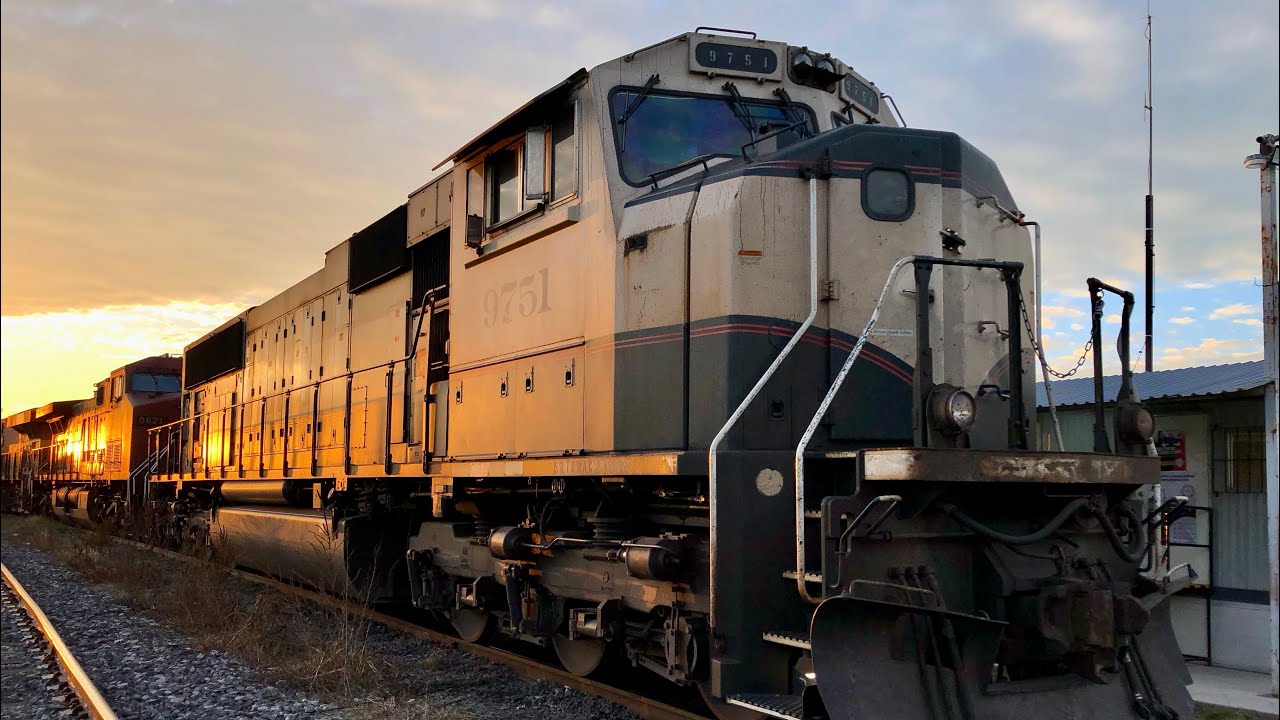SD70MAC Ejecutiva. BNSF 9751 en Chicalote junto a la CP 8621. - YouTube