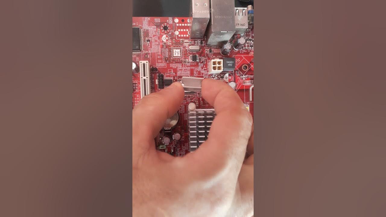 Placa Mãe - Circuito Gerador de Clock - YouTube