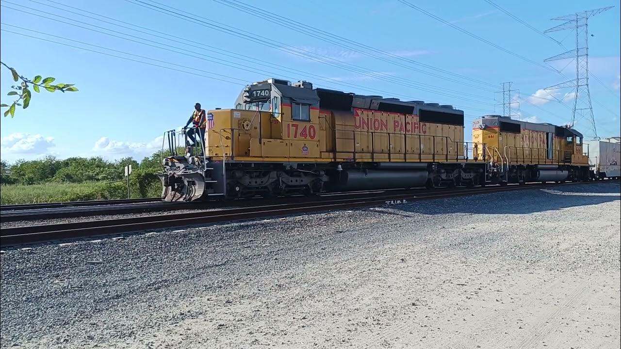 UP 1740 SD40N & UP 661 GP38-2 - YouTube