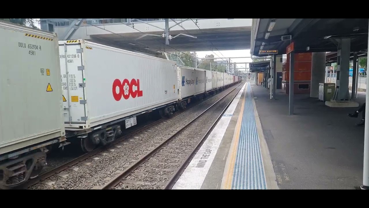 4190 going thru rhodes station at 1249pm with PHCOO2 CF4412 PHCOO1 on ...