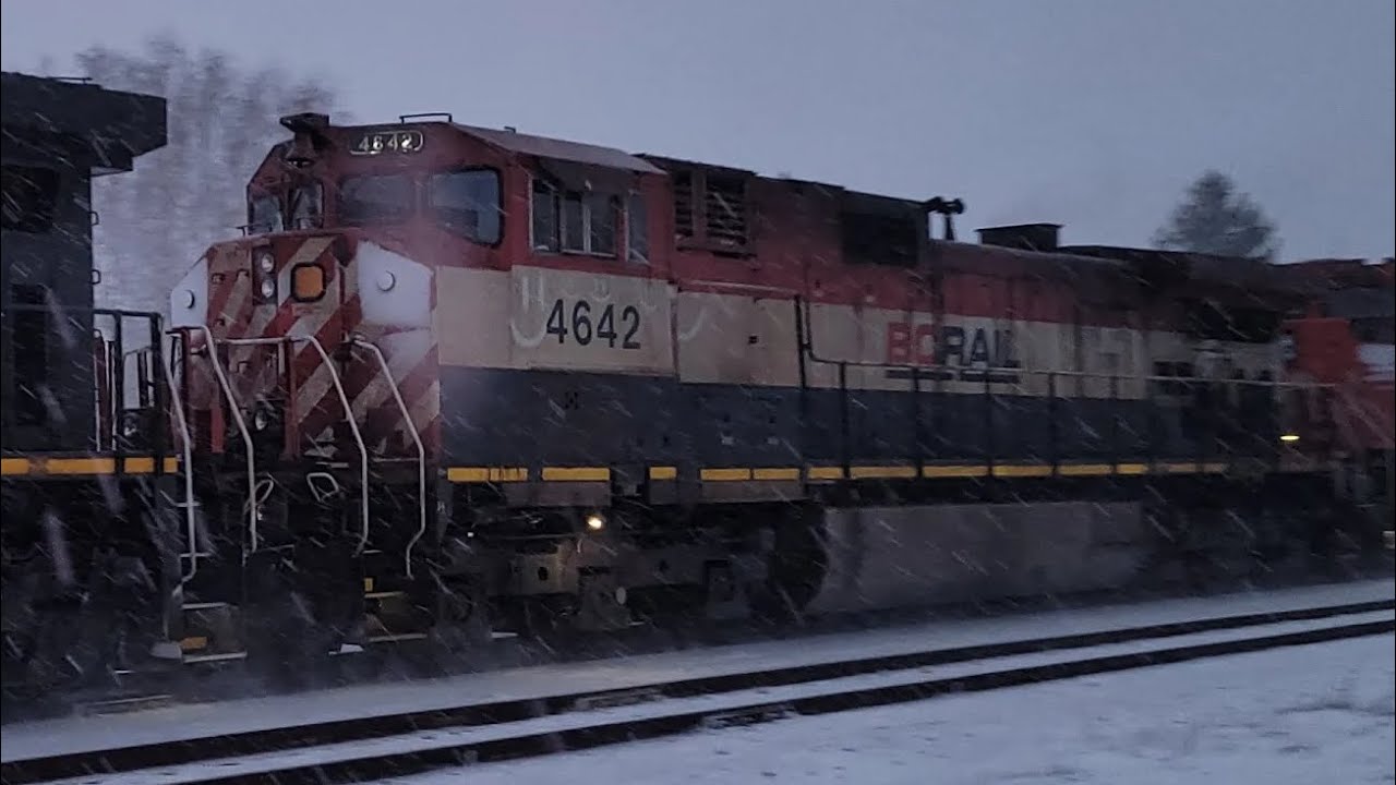 (BC Rail 4642) CN 397 - CN/IC 2720/BCOL 4642/8914 In Lynden Ontario - YouTube