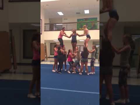Cheer pyramid CHS - YouTube