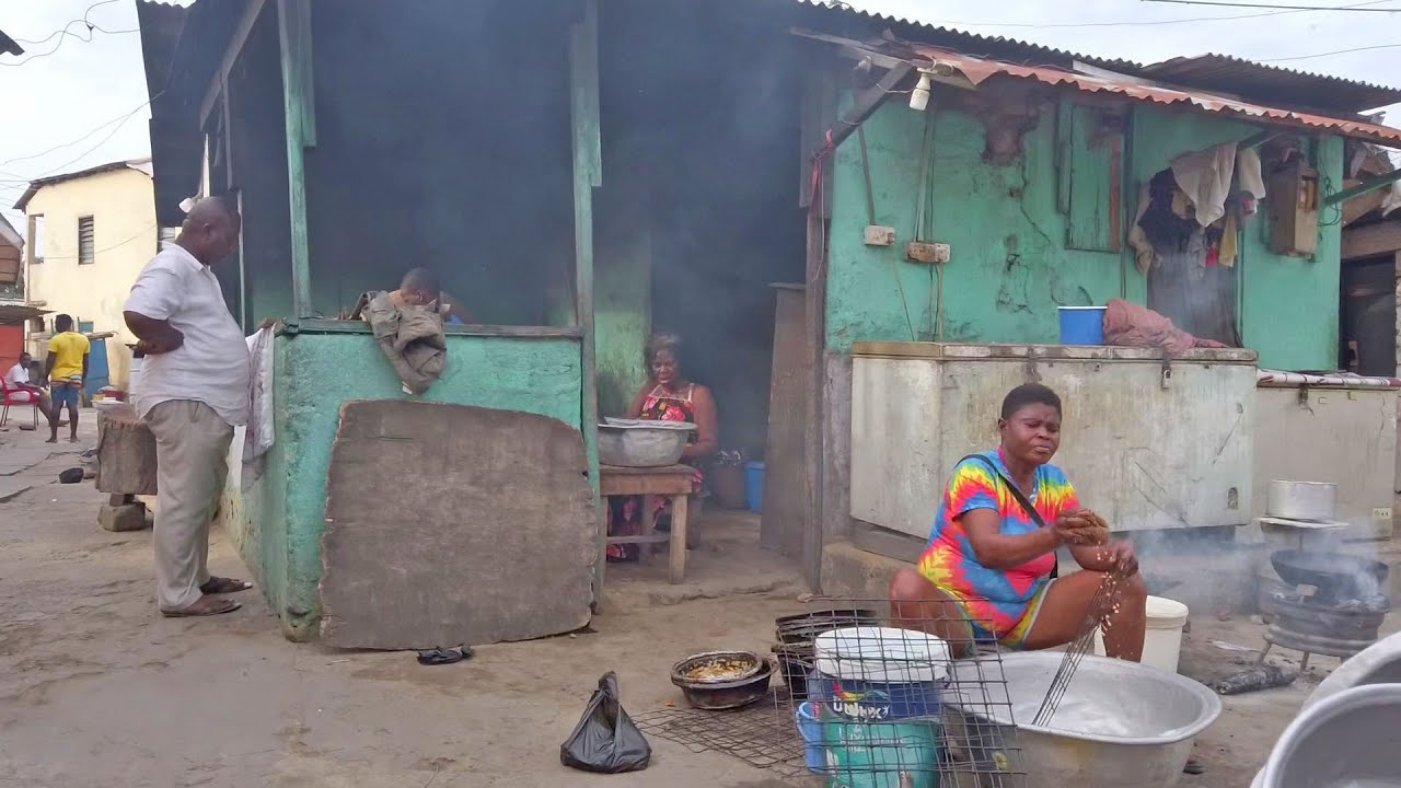 SIMPLE LIFE INSIDE AFRICA LOCAL COMMUNITY, GHANA OSU - YouTube
