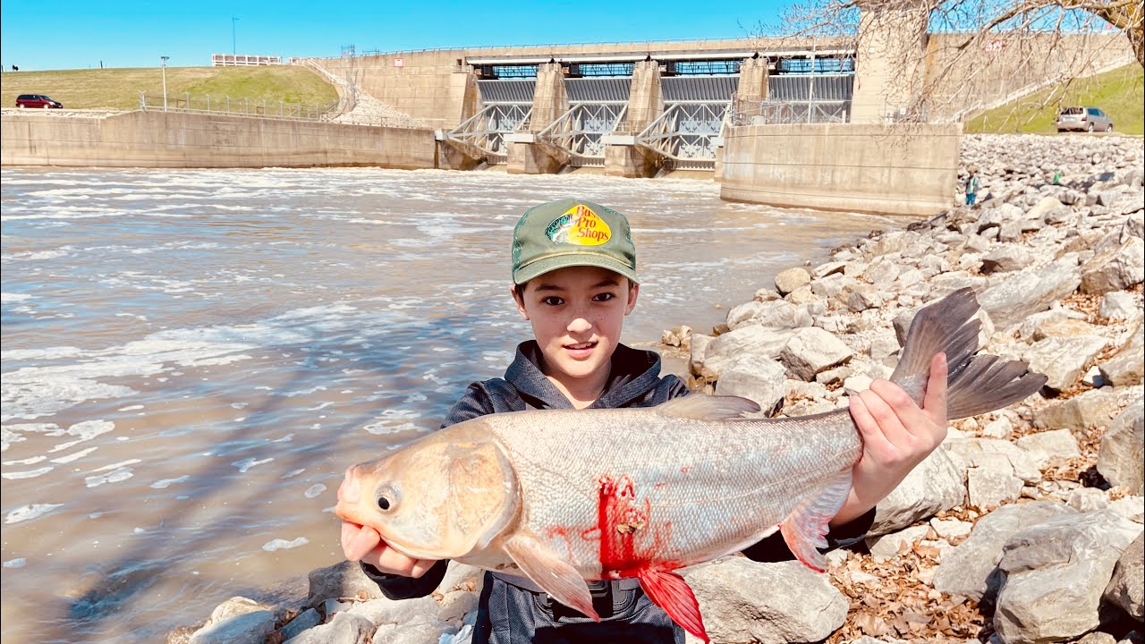 First fishing video at Lake Carlyle - YouTube
