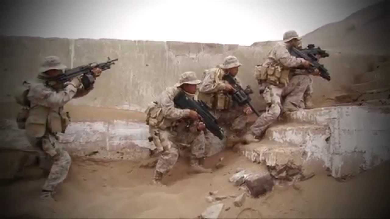 Feliz Navidad les desea la Marina de Guerra del Perú (Fuerza de ...