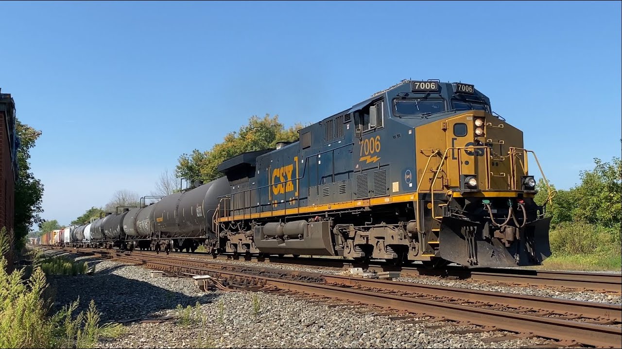 Super-sized CSX M560 Through Centerport! (9/21/22) [4K60] - YouTube