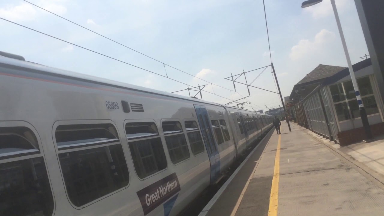 Great Northern Class 365506 & 365528 EMU Networker leaving Finsbury ...
