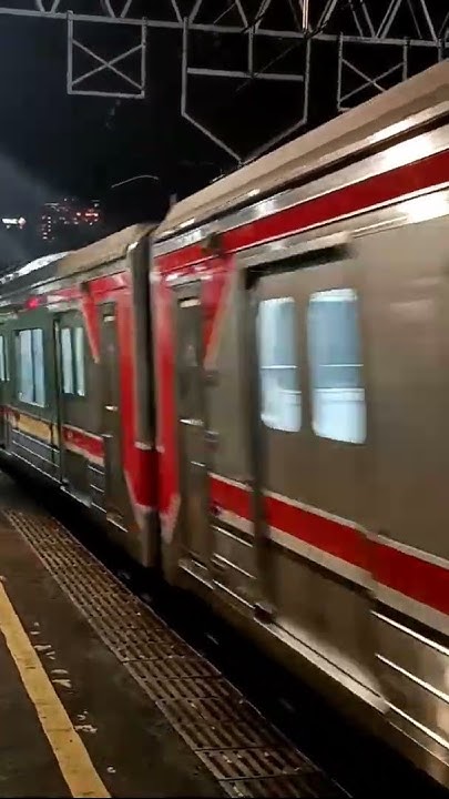 KRL Commuter Line ex JR East 205 Series Melintas Langsung Stasiun Gambir - YouTube