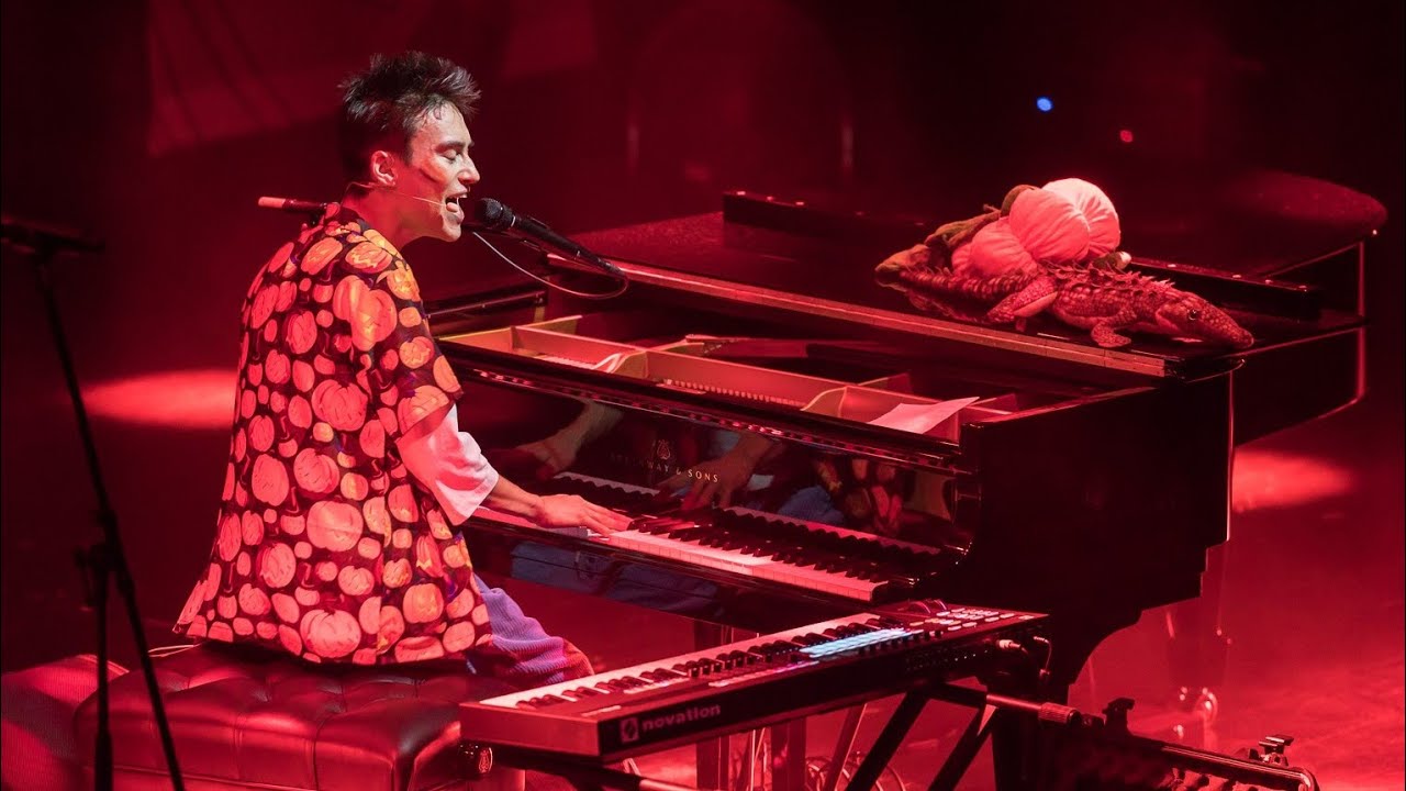 JACOB COLLIER - We Will Rock You/How Deep Is Your Love, Live at ...