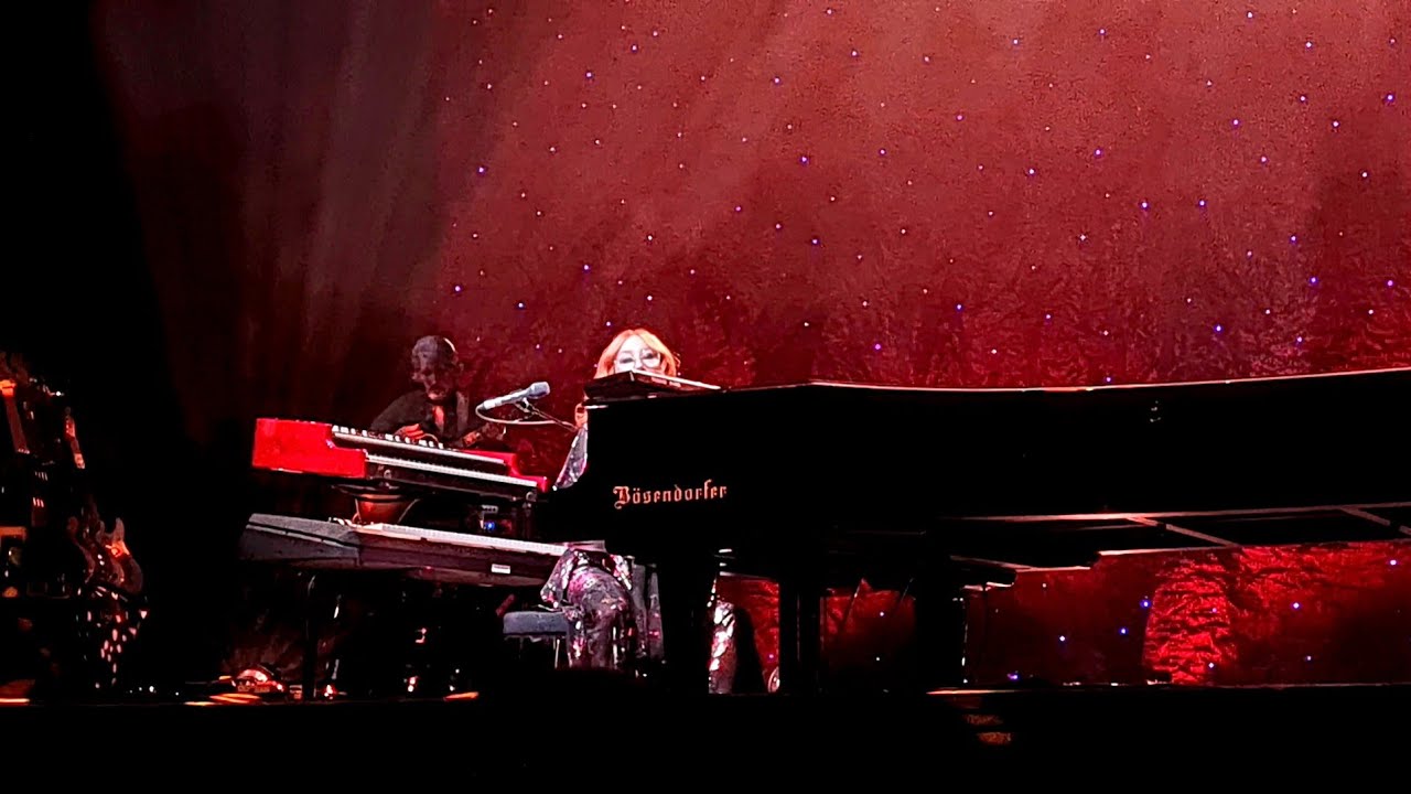 Tori Amos - Climb, live, Olympia, Paris, France, 20th April 2023 - YouTube