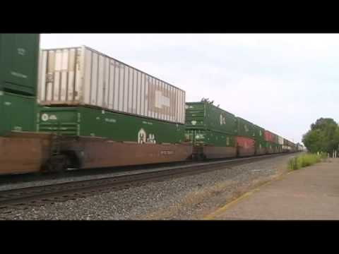 NS 2513 SD70 leads a eastbound Intermodal at Sandusky, Ohio - YouTube