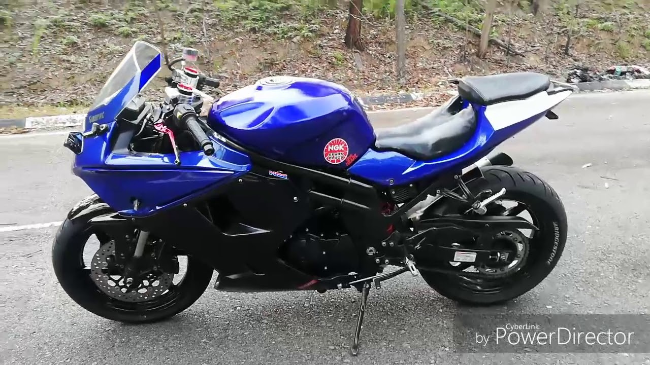 NAZA BLADE 650 | HYOSUNG GT650R REVV AND FLYBY - YouTube