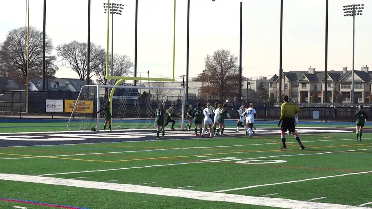 Shannon Bonner misses just wide - YouTube