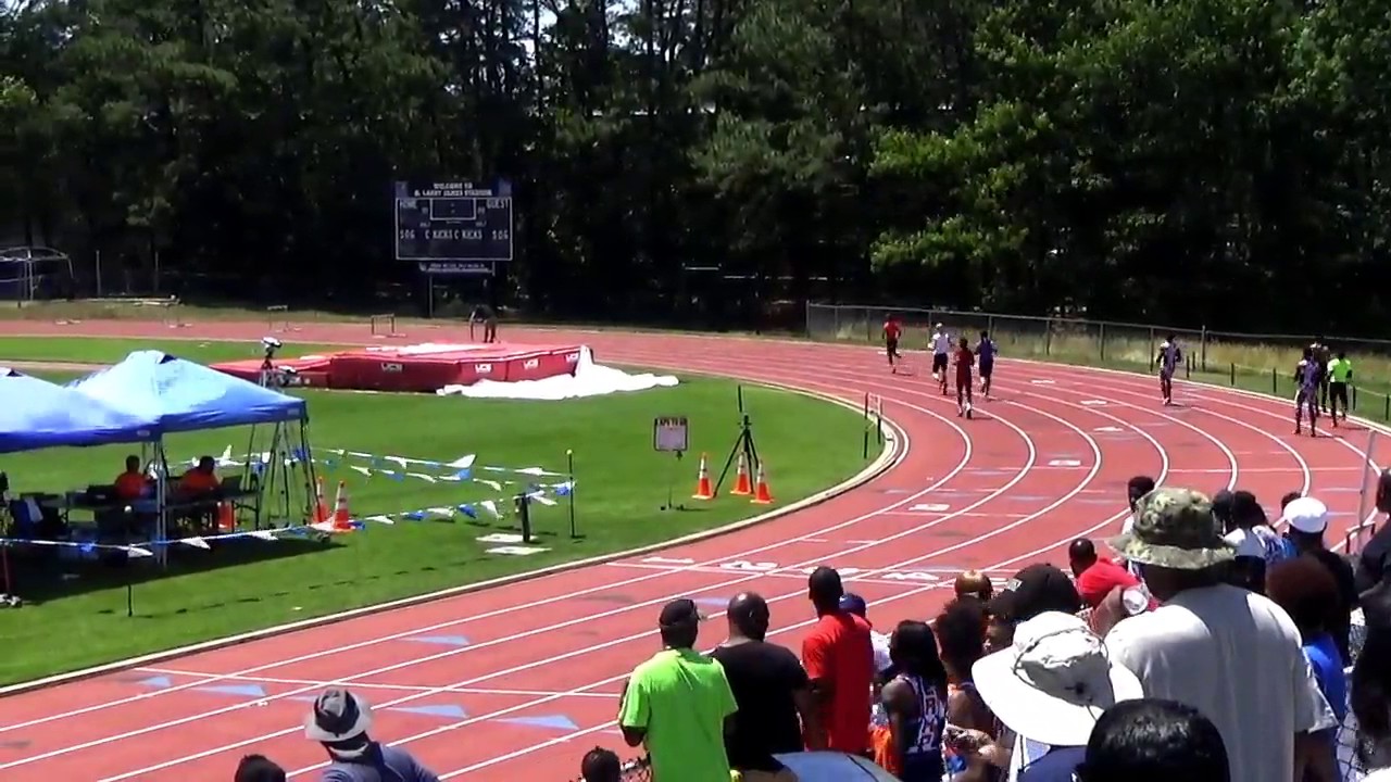 Terrance Laird Runs 10.4 100m At AAU Region 2 Qualifier - YouTube