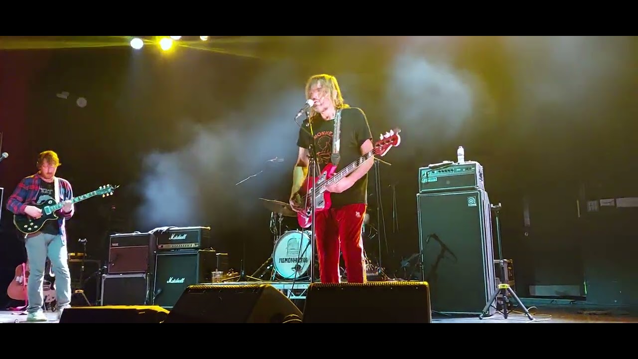 Evan on bass guitar - "Style" Lemonheads, Manchester 02 Ritz August ...